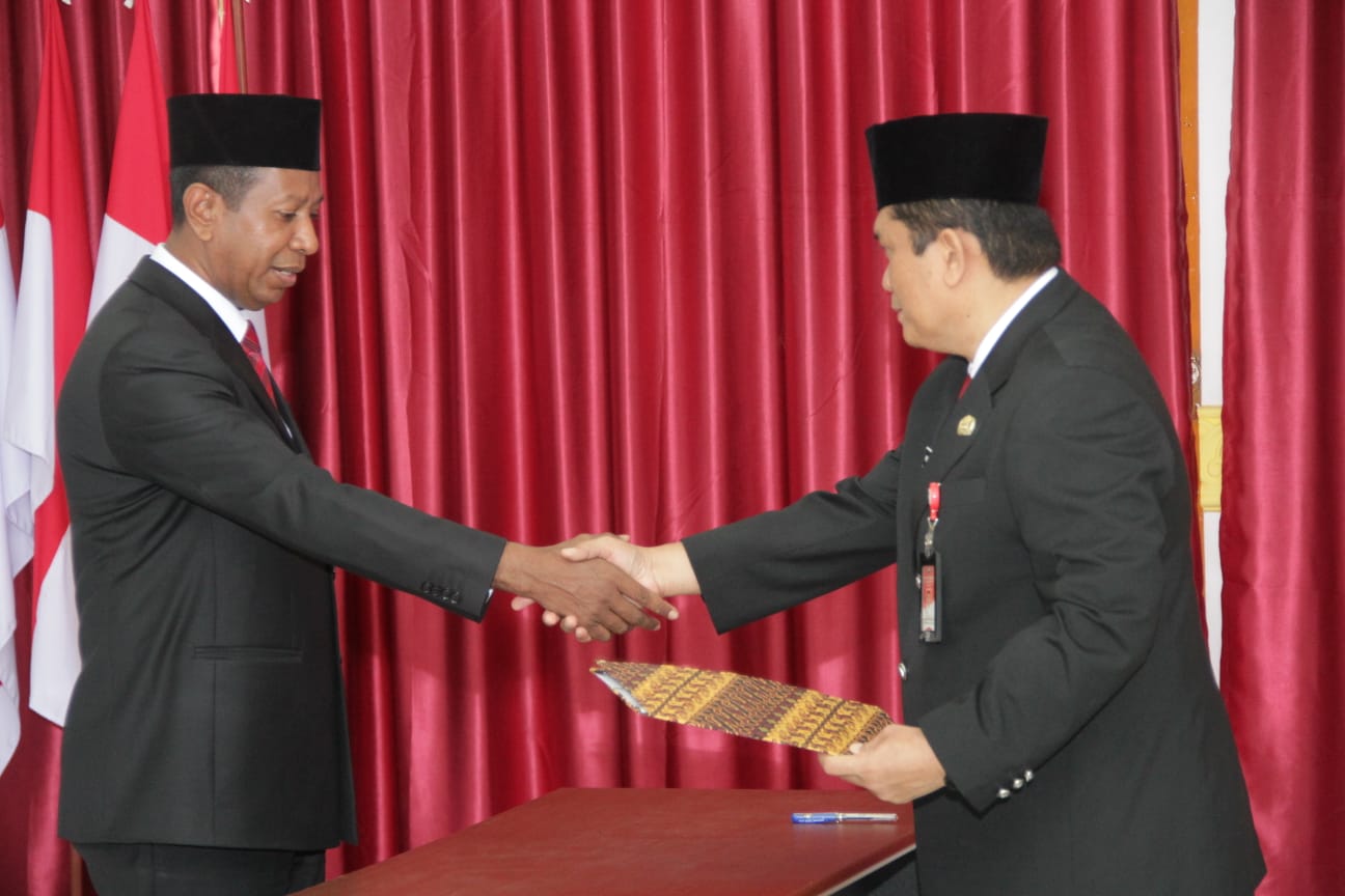 Pj Gubernur Apolo Safanpo Lantik Maddaremmeng Sebagai Pj Sekda Provinsi ... Pj Gubernur Apolo Safanpo Lantik Maddaremmeng Sebagai Pj Sekda Provinsi ...